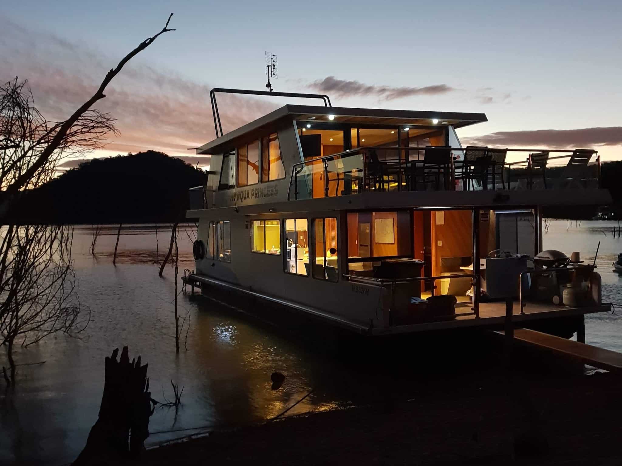 WatersEdge Lake Eildon - Victoria's High Country
