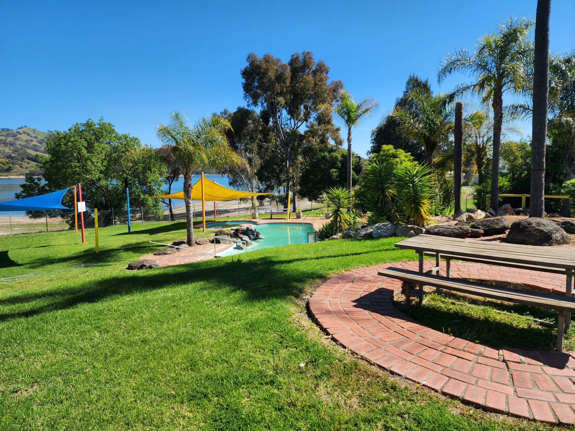 Peppin Point Holiday Park - Victoria's High Country